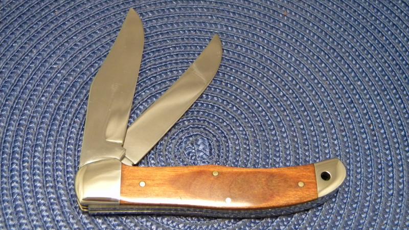 Queen USA #4200 The Rawhide Series Wood "Q82" Tang Stamp Etched Folding ...
