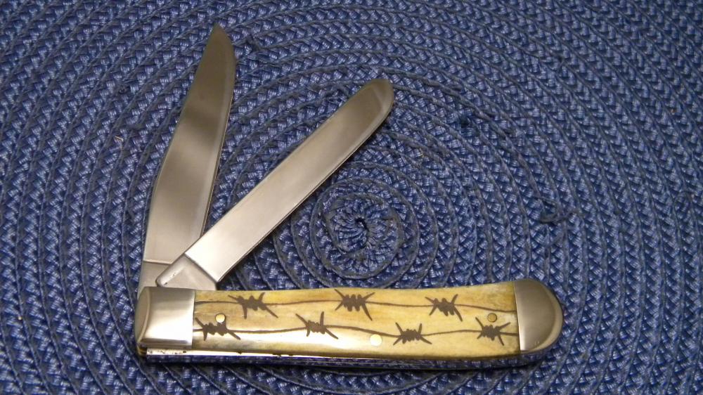 Case XX USA 2009 Barbed Wire Bone 6254 SS Trapper Knife