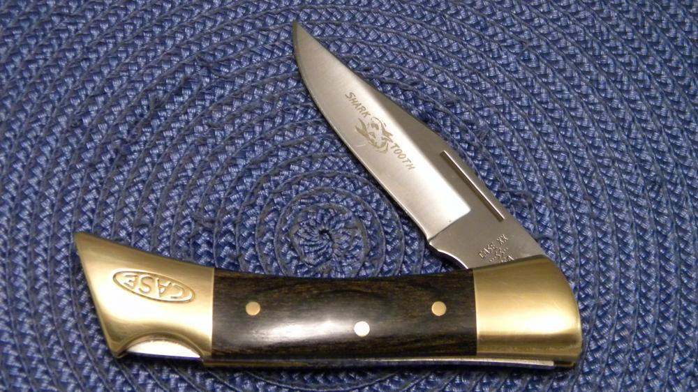 Case XX SS USA 5 Dot (1985) Wood P197 LSSP Shark Tooth Lockback Knife ...