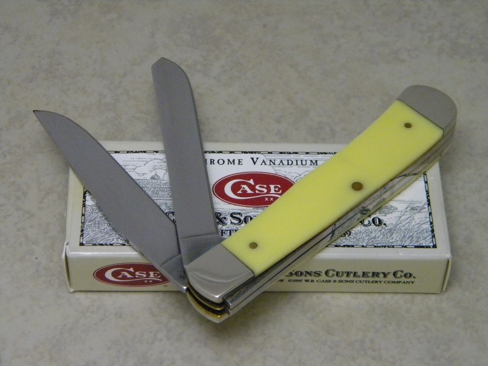 Case XX USA 2006 Yellow 3254 CV Trapper Knife in Box