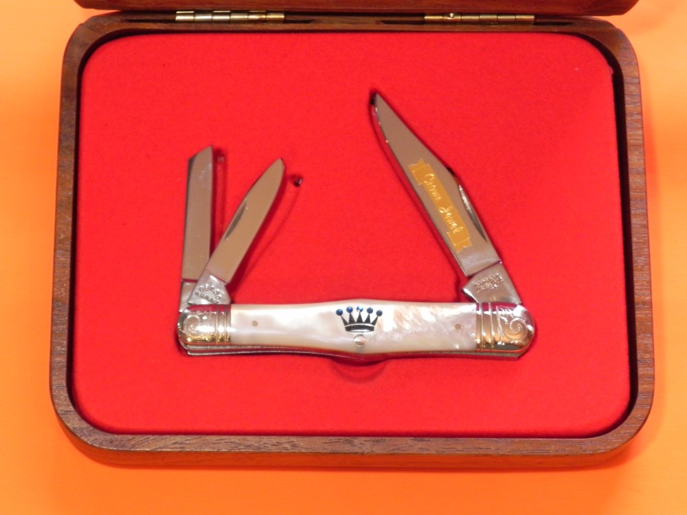 Robeson (Crown Jewel) Whittler w Flawless Mother Of Pearl Handles ...