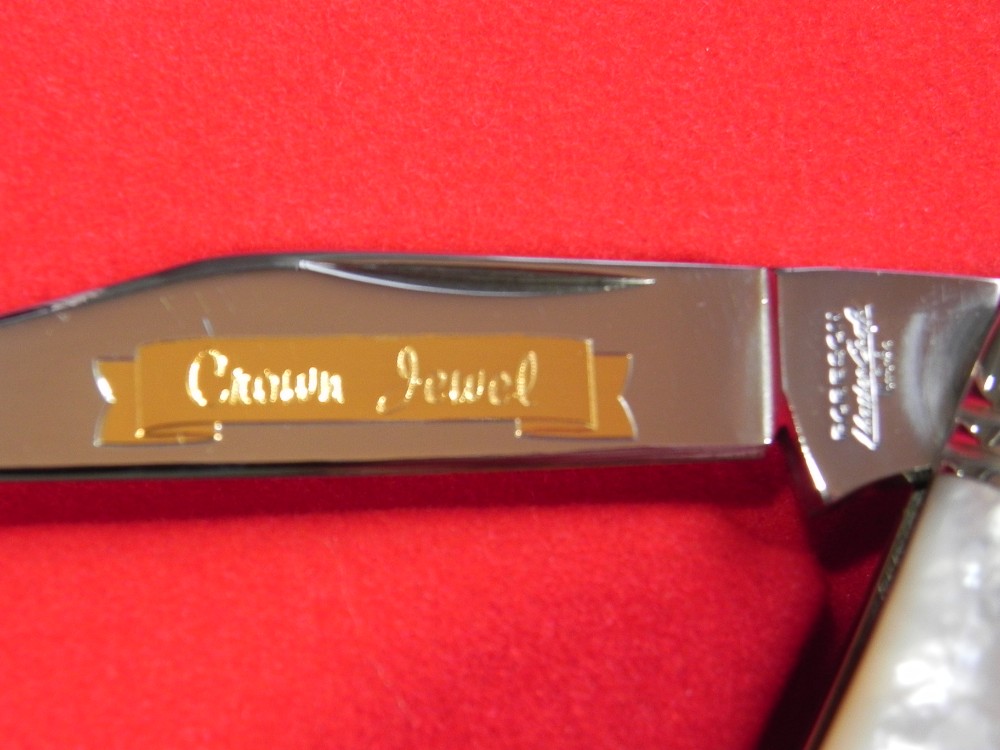 Robeson (Crown Jewel) Whittler w Flawless Mother Of Pearl Handles ...