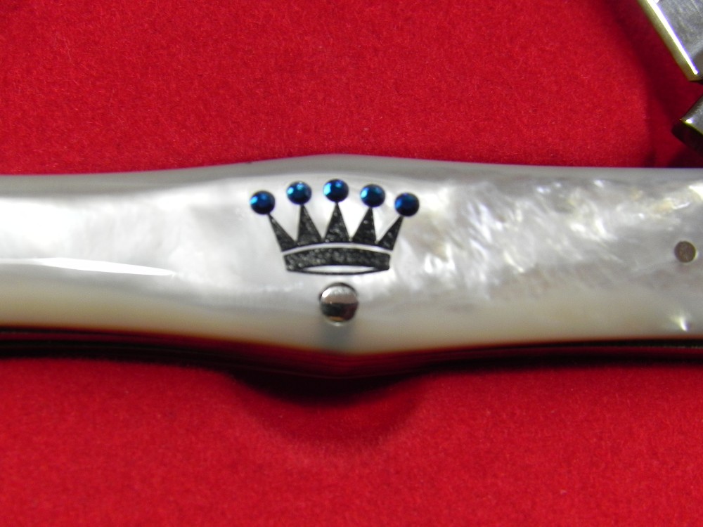 Robeson (Crown Jewel) Whittler w Flawless Mother Of Pearl Handles ...