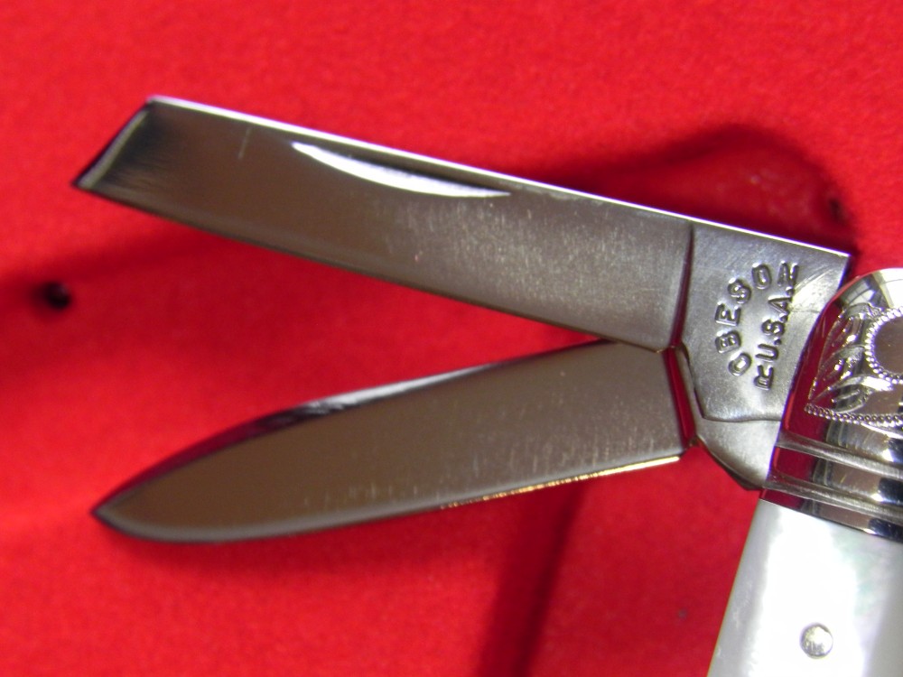 Robeson (Crown Jewel) Whittler w Flawless Mother Of Pearl Handles ...