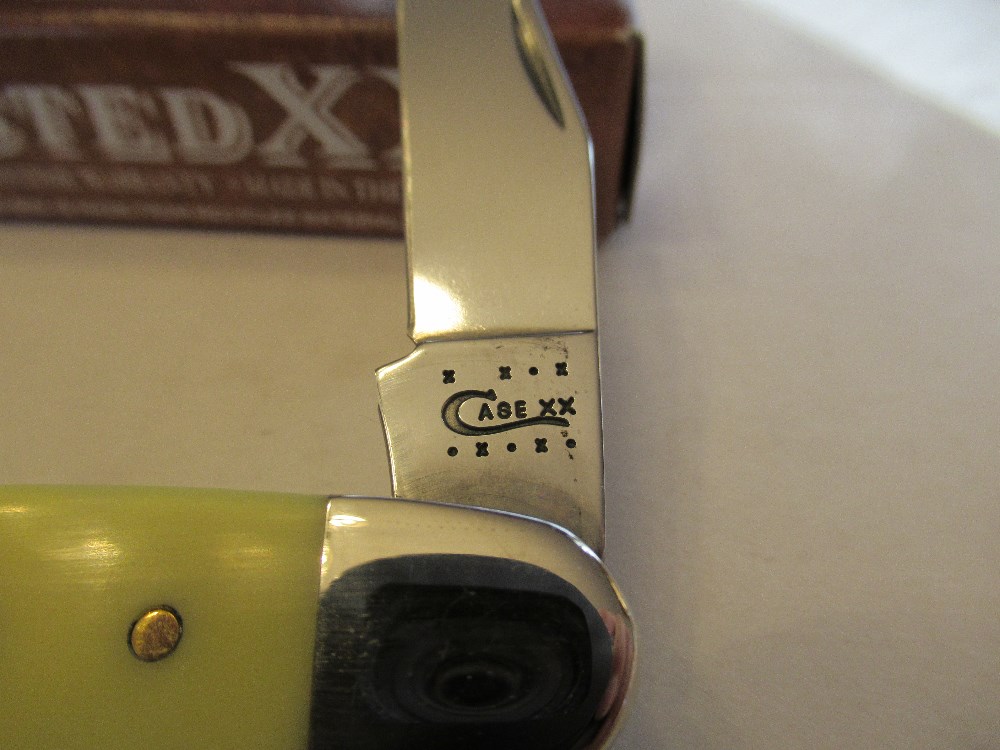 Case XX 2001 Yellow Delrin Muskrat CV