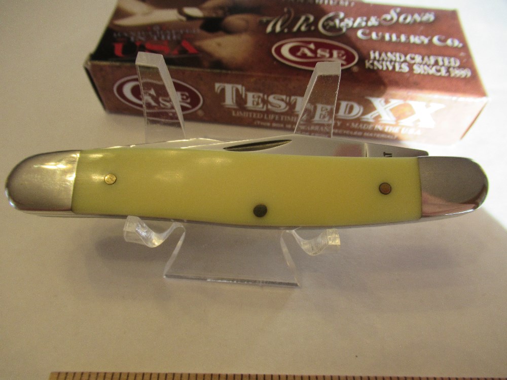 Case XX 2001 Yellow Delrin Muskrat CV