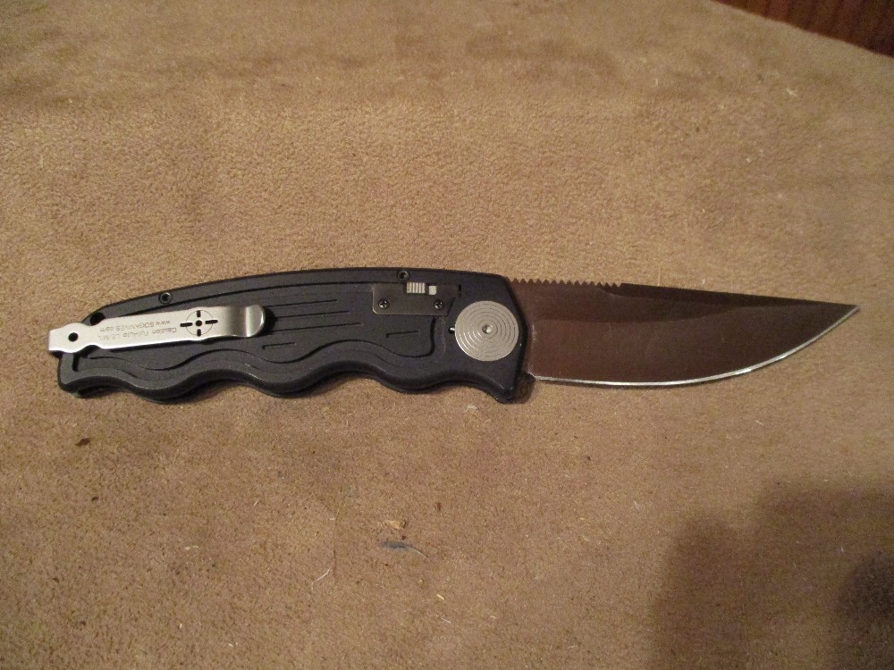 SOG TACTICAL BUTTON AUTOMATIC