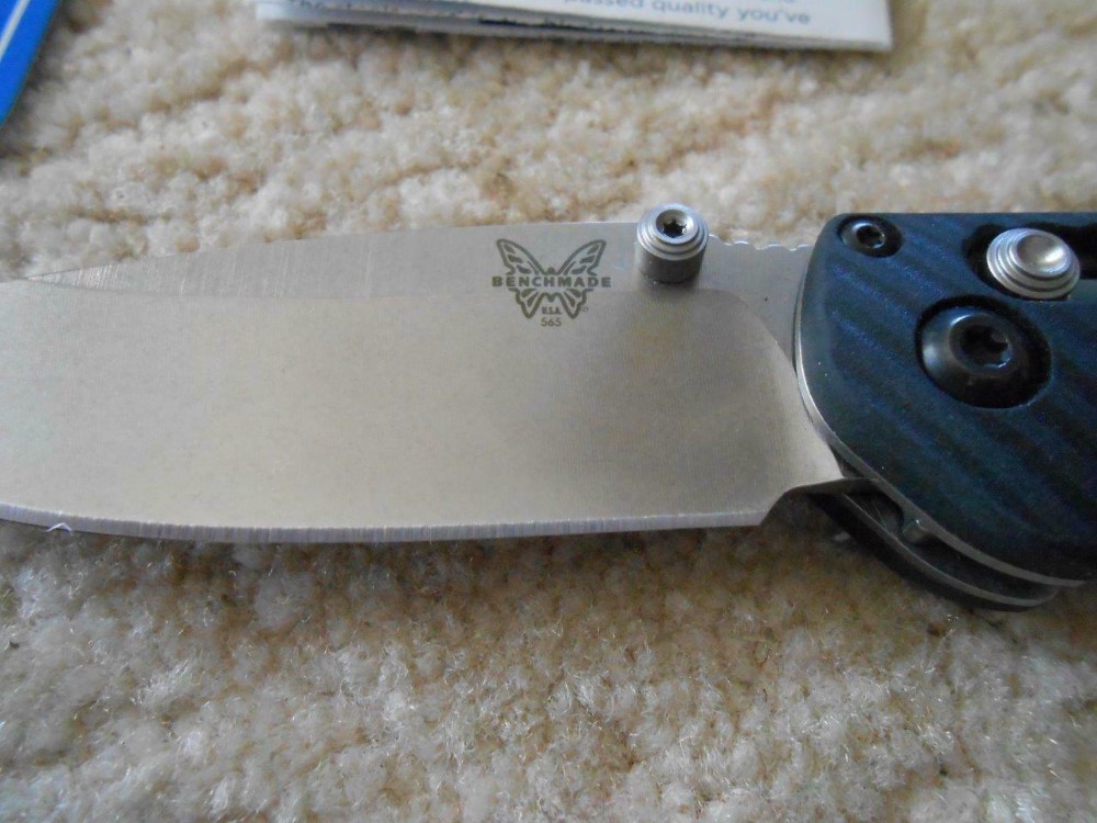 Never Used Benchmade 565 mini Freak Knife & Original box