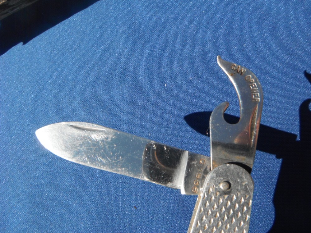 1986 U.S. Military Folding Pocket Knife. U.S. G.I. Issue Pocket Knife