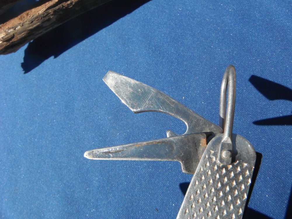1986 U.S. Military Folding Pocket Knife. U.S. G.I. Issue Pocket Knife