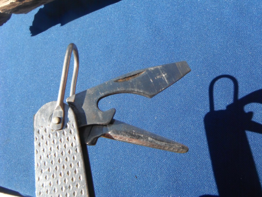 1986 U.S. Military Folding Pocket Knife. U.S. G.I. Issue Pocket Knife