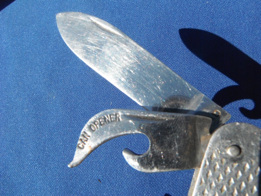 1986 U.S. Military Folding Pocket Knife. U.S. G.I. Issue Pocket Knife