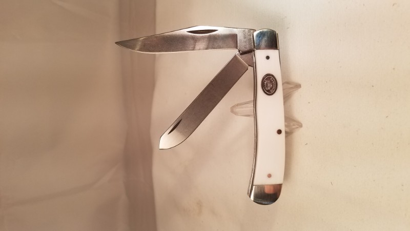 MOORE MAKER USA 3202 B TRAPPER WHITE DELRIN HANDLES NEW IN BOX