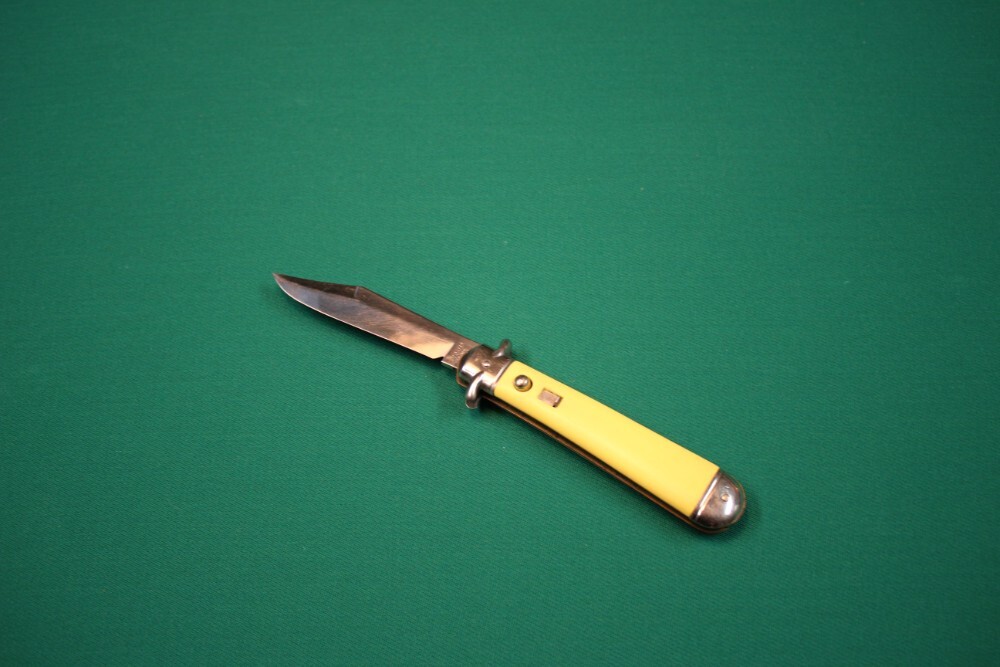 Shur-Snap (Jumbo Jack) Colonial USA Yellow Switchblade