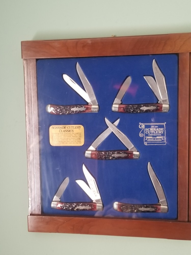 Schrade Walden Heritage series Collector Display