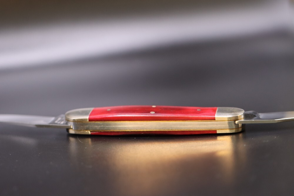 Hen & Rooster™ Brown Bone Muskrat Stainless Pocket Knife