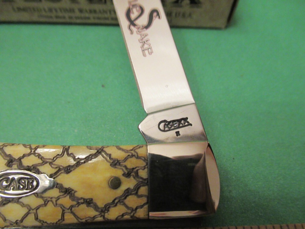 Case XX2009 Rattle Snake Bone Trapper Pattern # 6154 SS