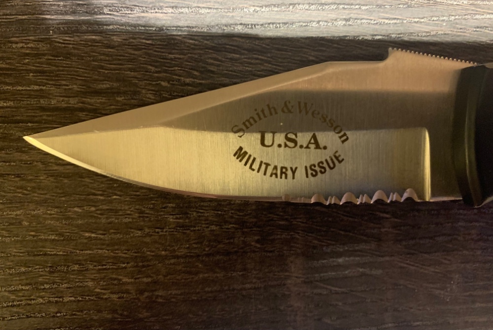 Smith & Wesson Military Issue AUTO 4" Combo Edge Blade, Aluminum Handle - SW1000S