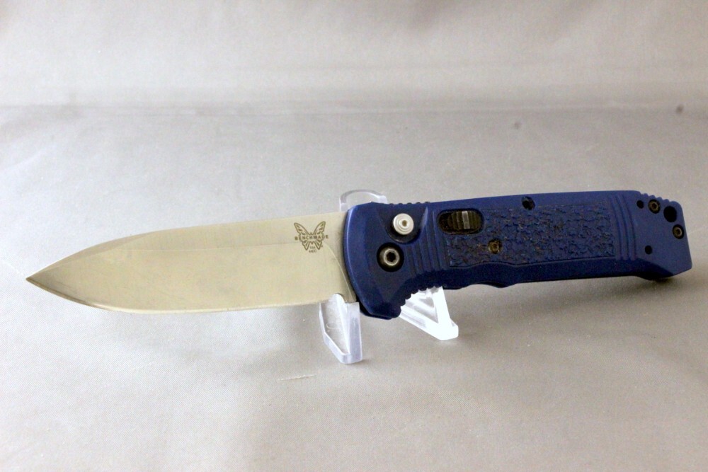 BENCHMADE 4400 Automatic Knife, Fires Hard and Locks Tight