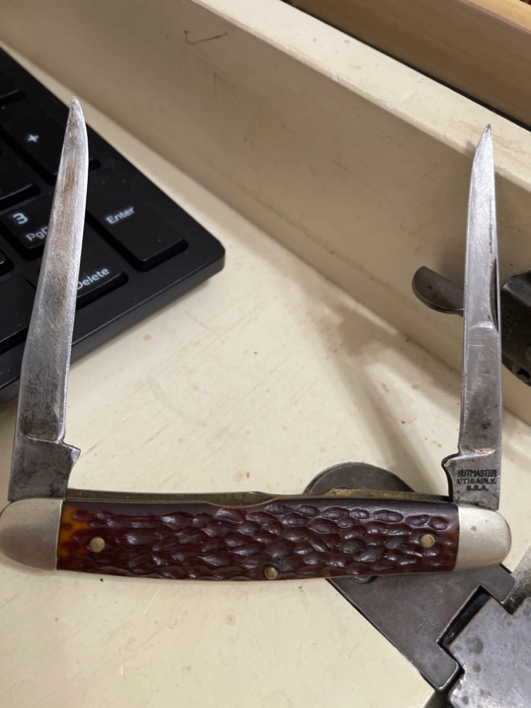 Utica kutmaster muskrat edc