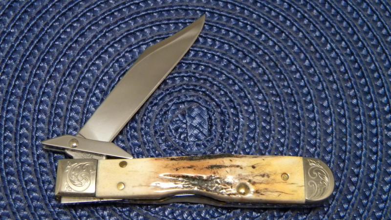 Case XX USA 2006 Stag 511 1/2 Blue Scroll Cheetah Cub Swing Guard ...