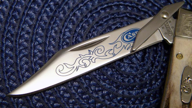 Case XX USA 2006 Stag 511 1/2 Blue Scroll Cheetah Cub Swing Guard ...