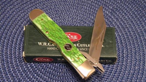 Case XX USA 2003 Green Barbed Wire Bone 6111 1/2L SS Cheetah Knife - NIB