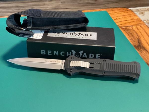 Benchmade 3300 Infidel. Satin Blade (New)