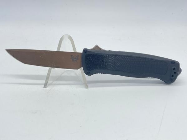 BENCHMADE USA 5370 Flat Earth PVD Coated Cruwear Tanto Shootout OTF ...