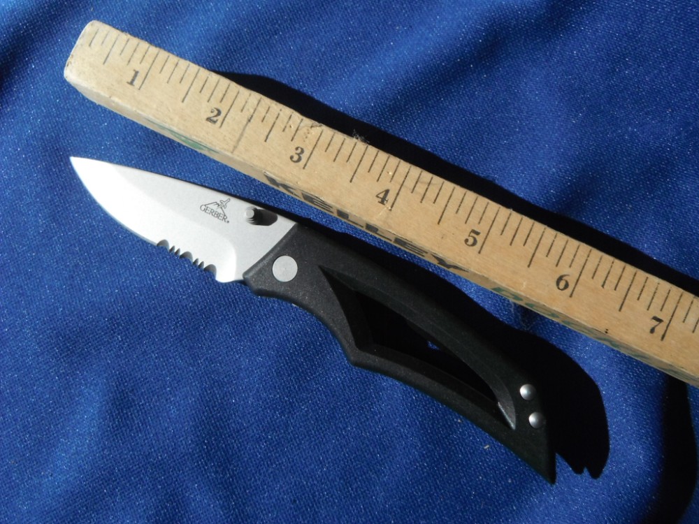 GERBER Vector knife Serrated Edge folding pocket knife Model 8452 NOS/NIB