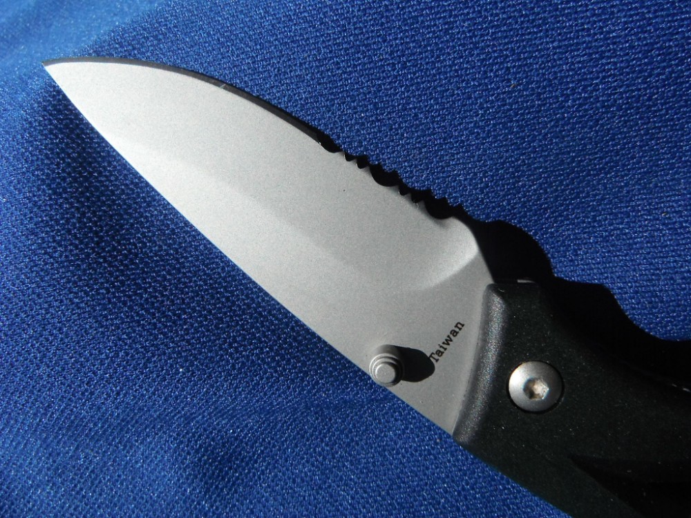 GERBER Vector knife Serrated Edge folding pocket knife Model 8452 NOS/NIB