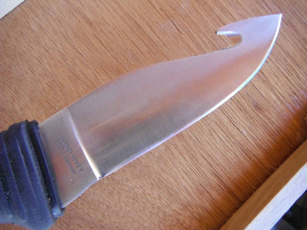 CRKT Wind River 2001 Fixed Blade Knife w/gut hook and leather sheath.