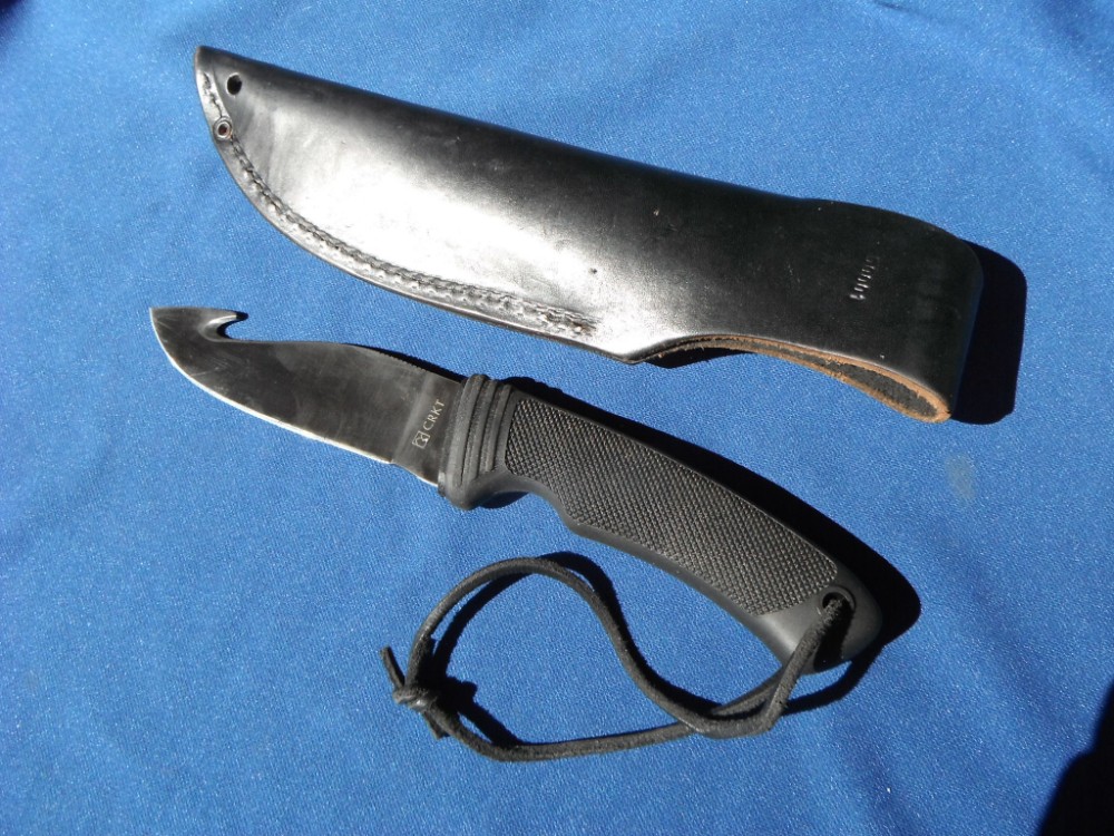 CRKT Wind River 2001 Fixed Blade Knife w/gut hook and leather sheath.