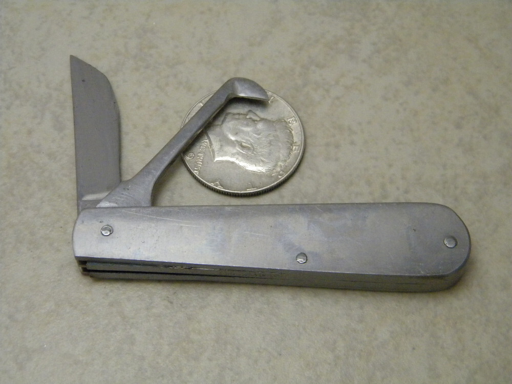 John Primble Belknap, Inc. Metal Rooster Nutter Knife
