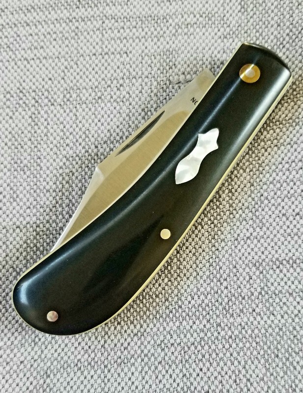 Tim Robertson Shadow Trapper..4" closed..Cpm154..Black Linen micarta ...