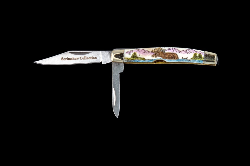 Scrimshaw Moose Colored Design Scrimshaw Collection Medium Dual Blade ...