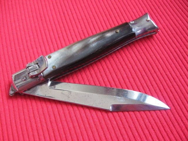 Vintage Italian Fishtail Leverlock Switchblade Knife.