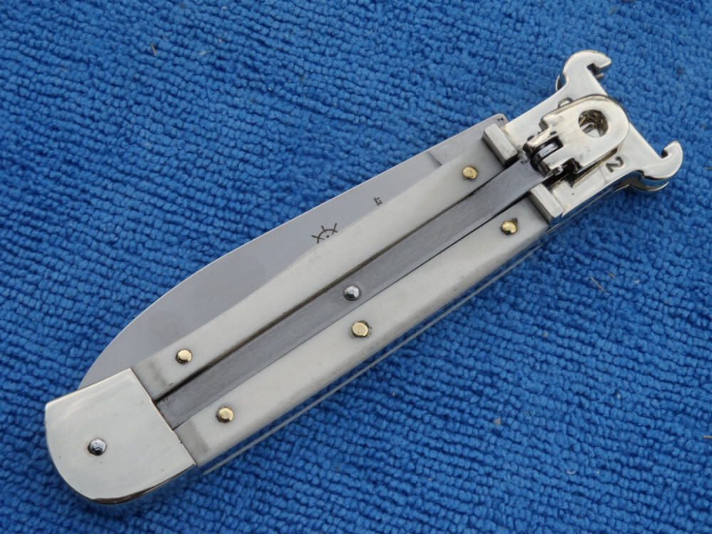 New 7-3/4" Bone Hubertus leverlock Shell-Puller automatic knife (11.KN ...