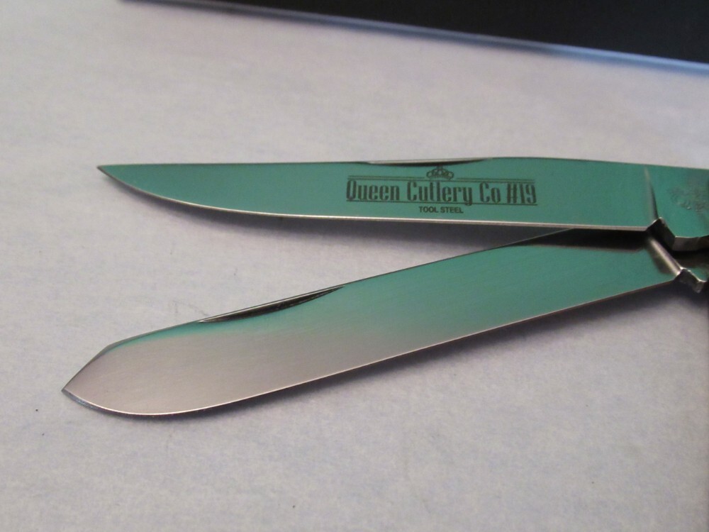 Queen Amber Carver'd Stag Bone Trapper D-2 Steel Pattern # 19