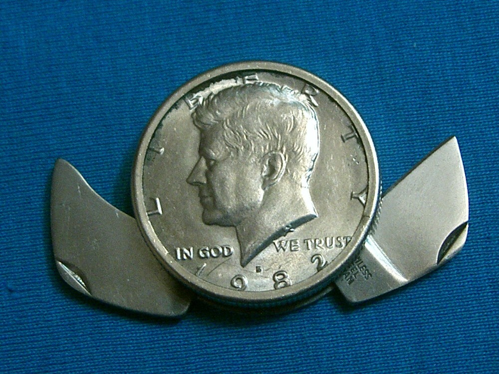 VINTAGE UNITED TAI622 JAPAN FIGURAL COIN HALF DOLLAR NOVELTY FOLDING ...
