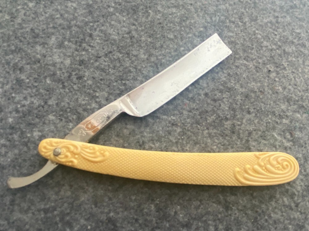 Clauss Freemont O. Straight Razor