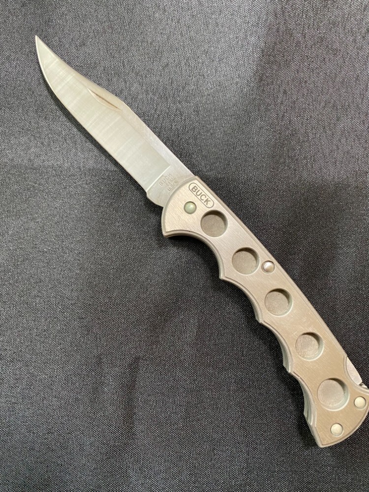 Buck 560V (1989) Titanium Hunter