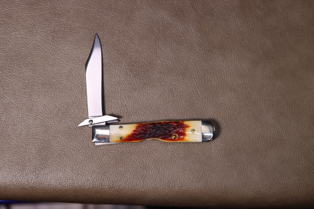 CASE XX R511 1/2L SS CHEETAH CUB RED STAG 2009