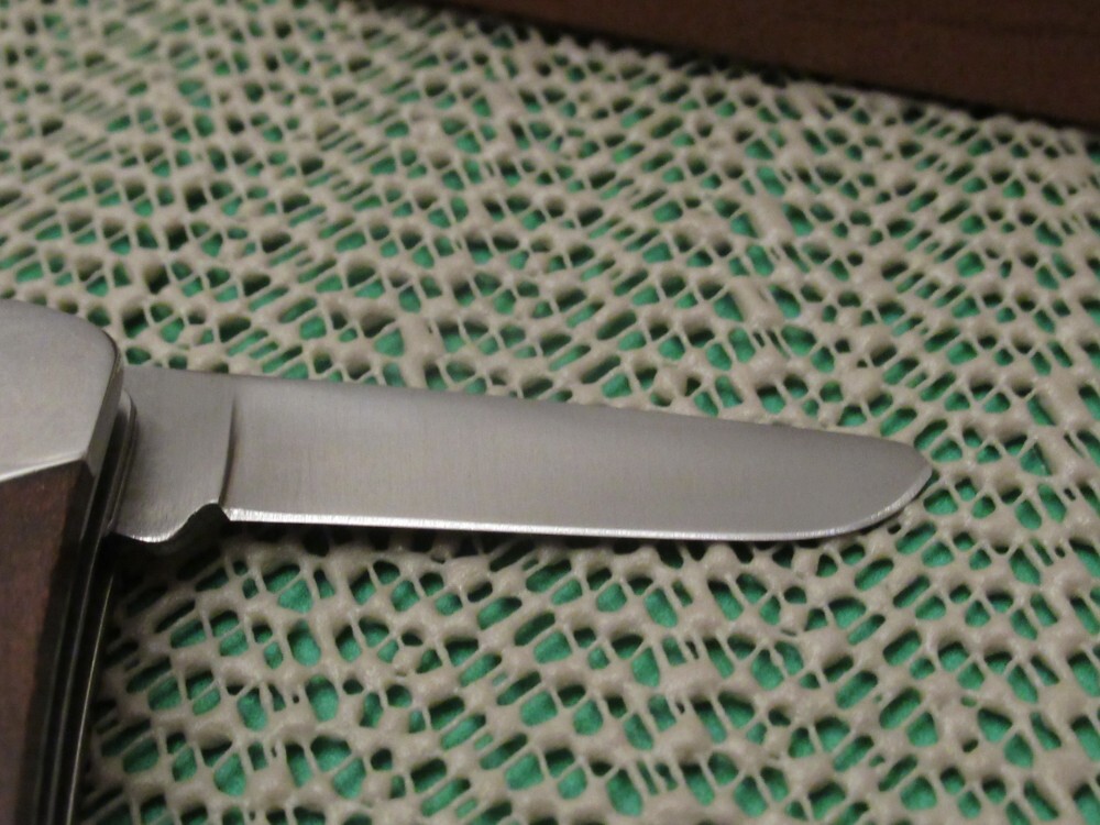 Buck in English Script Mustang Model # 701