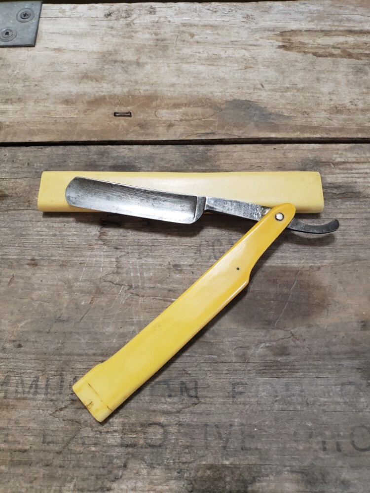 RARE FIND! W.R. Case & Sons Straight Razor - Unique Carrying Case ...