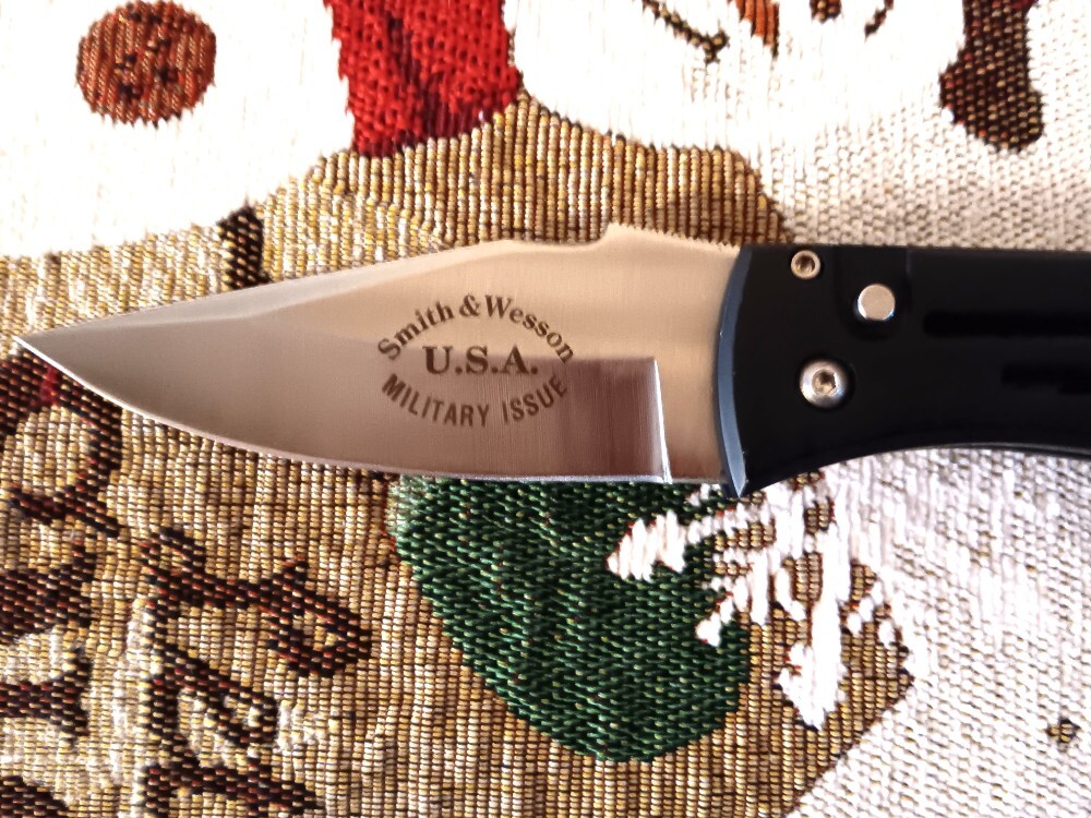 Smith $ Wesson Military Auto Knife SW166B $120.00 OBO