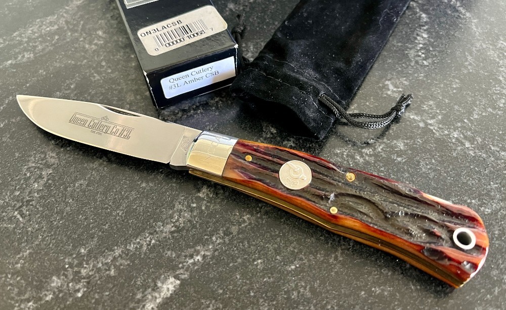 Queen Cutlery 3L Mountain Man Lockback Knife, (ACSB) Amber Carved Stag ...