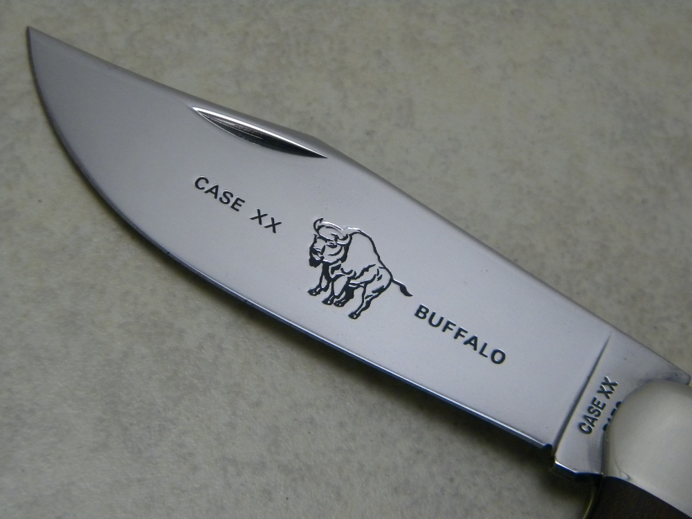 Case XX USA 10 Dot (1980) Wood P172 Buffalo Clasp Knife in Box
