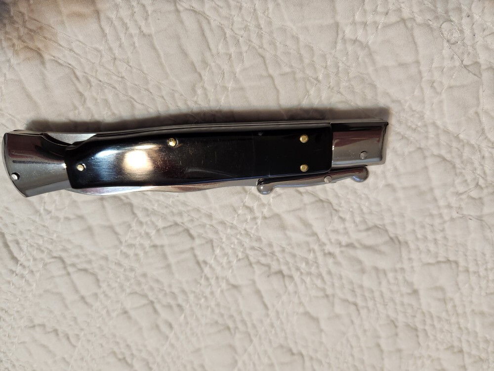 Kriss blade swingguard lockback