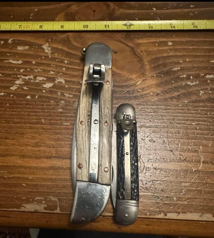 Enormous KABAR display fully functional